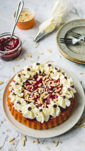 Taartbodem met lactosevrije slagroom en vlaaivulling - Lactosevrijeten.nl